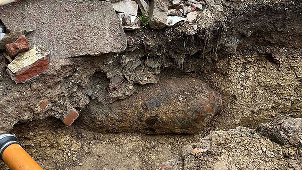 WWII Unexploded Bomb found in Plymouth Garden | UXO News